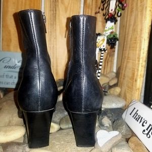 Markon | Shoes | Vintage Markon Wilson Leather Ankle Bootie With Block ...